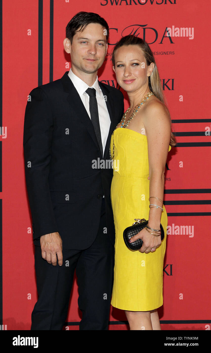 Tobey Maguire and Jennifer Meyer arrive on the red carpet at the 2013 ...