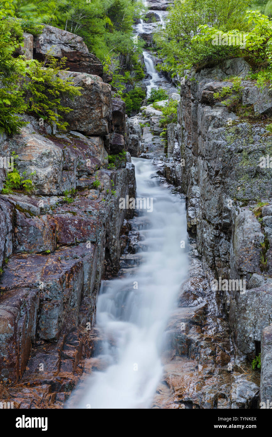 Silver Cascade in Crawford Notch State Park in the New Hampshire White ...