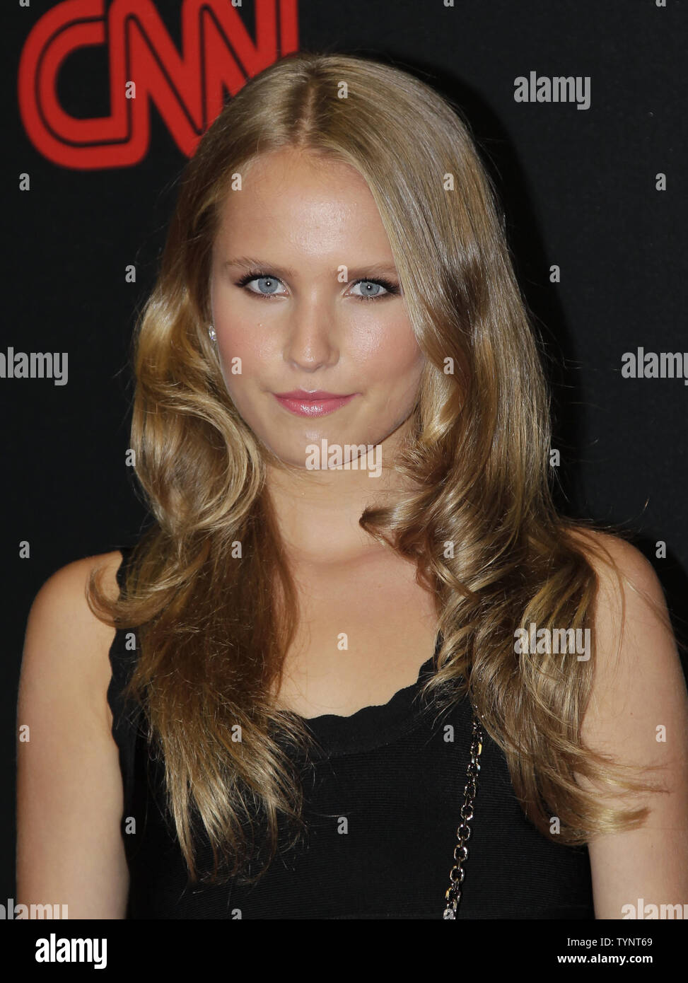 Sailor Brinkley Cook arrives on the red carpet at the 2013 Style Awards ...