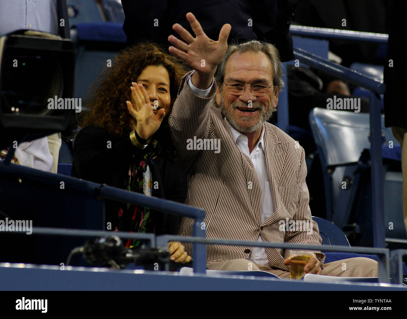 Tommy Lee Jones waves to the crowd as he attends the U.S. Open ...