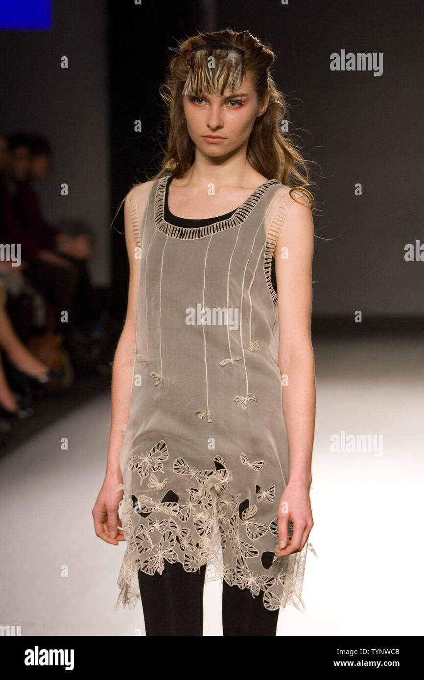 Millinery model hi-res stock photography and images - Alamy