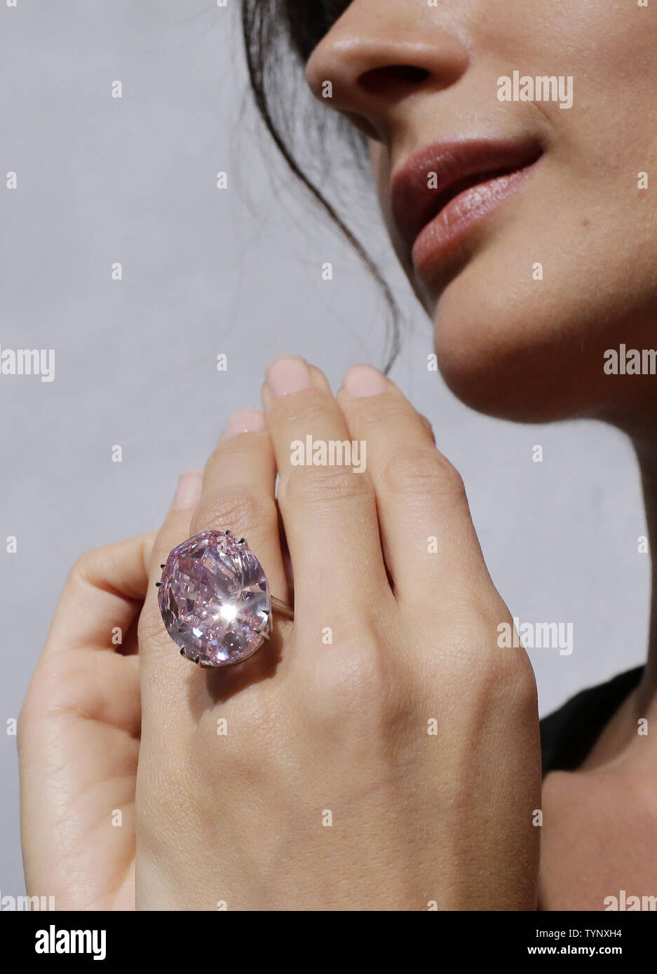 59 6 carat hi-res stock photography and images - Alamy