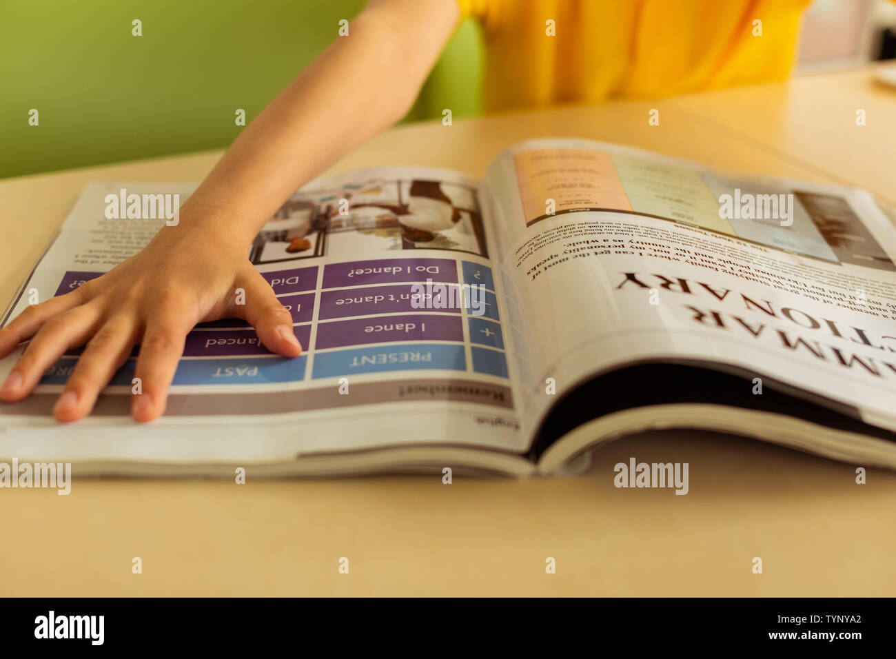 Reading english class hi-res stock photography and images - Alamy