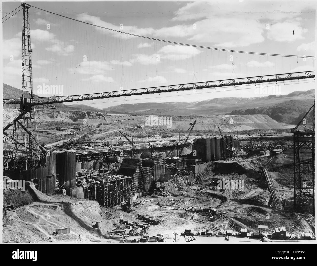 Berm construction hi-res stock photography and images - Alamy