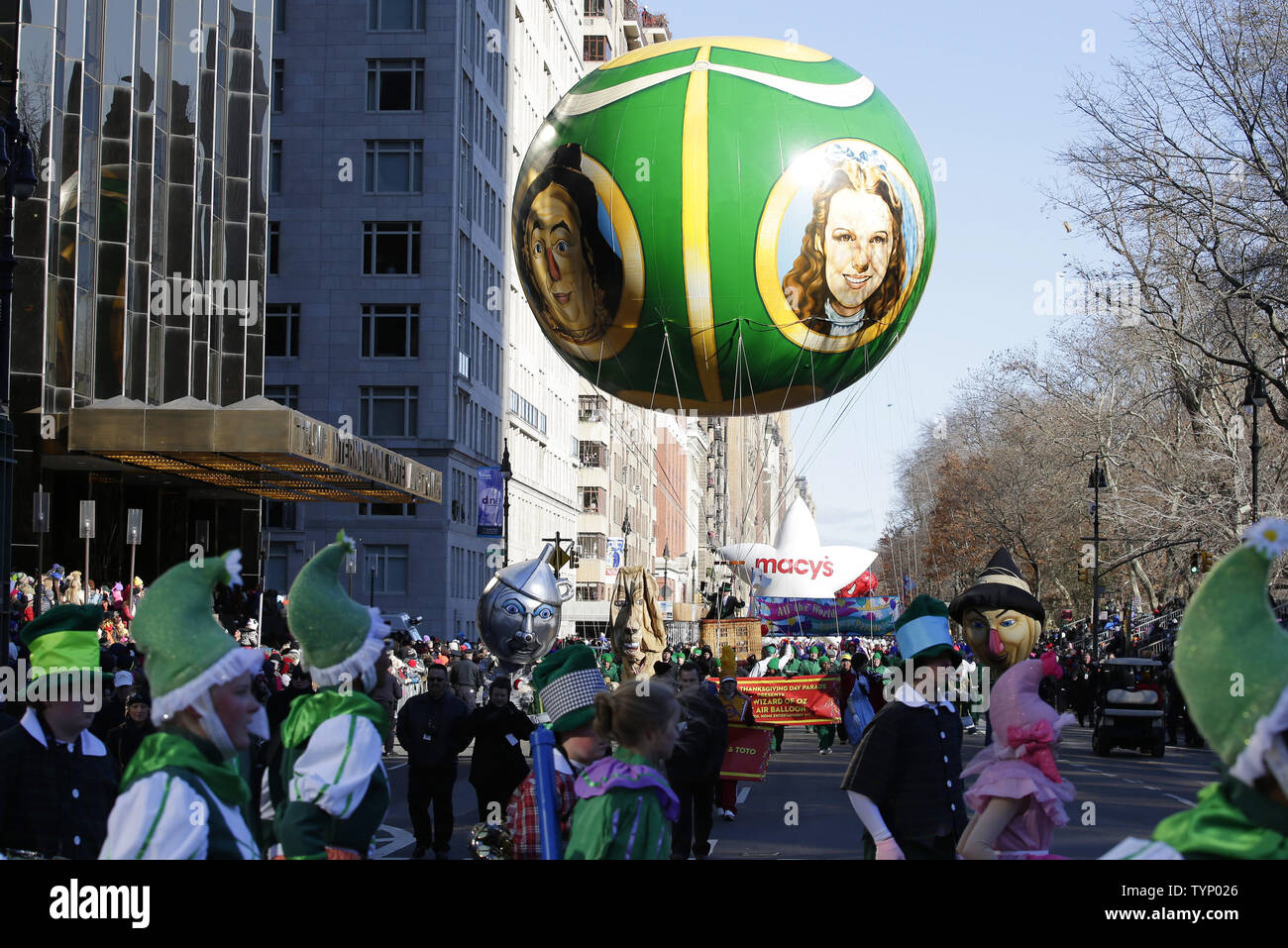 The Wizard of Oz Balloon floats down the parade route at the Macy's ...
