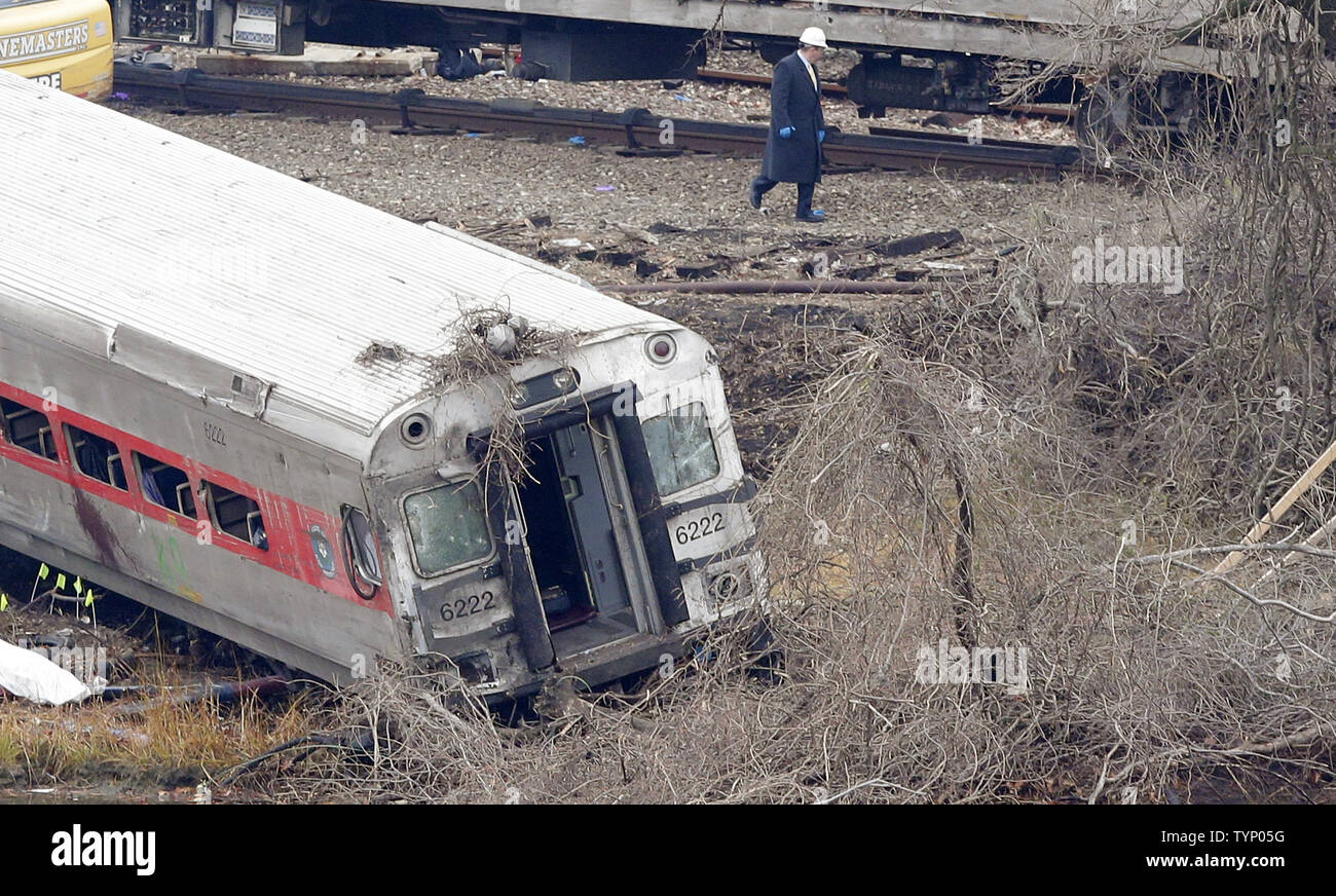 Train on sharp curve hi-res stock photography and images - Alamy