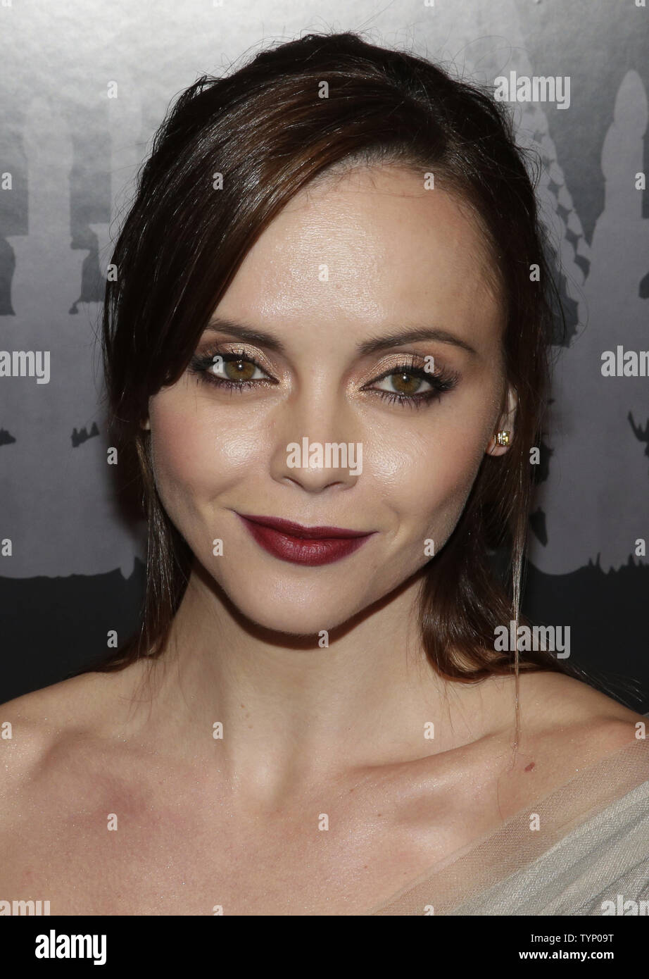Christina Ricci arrives on the red carpet at the Ninth Annual UNICEF ...