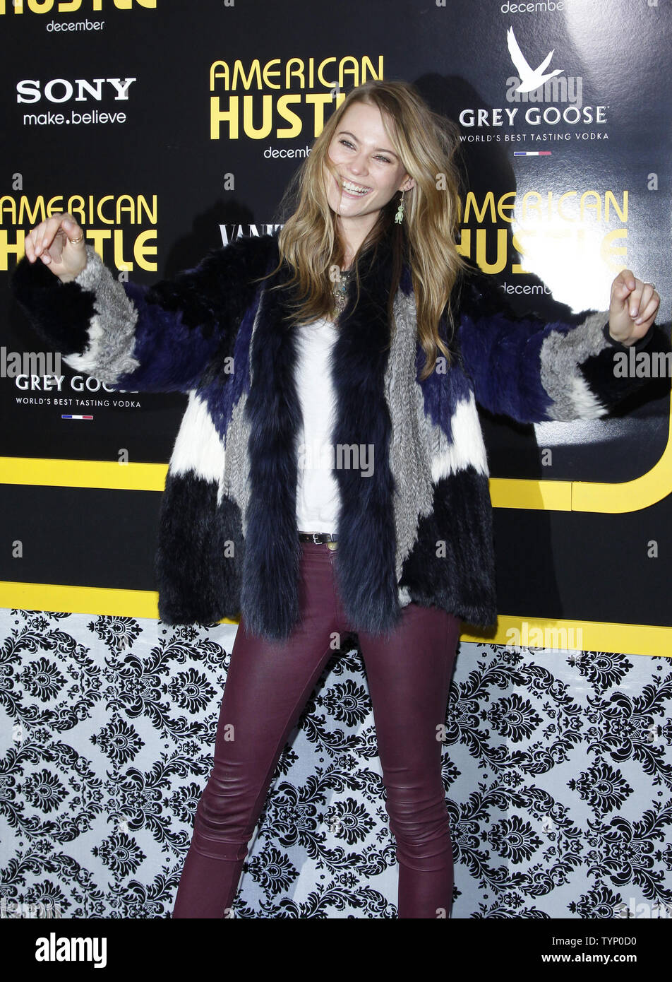 Behati Prinsloo arrives on the red carpet at the American Hustle ...