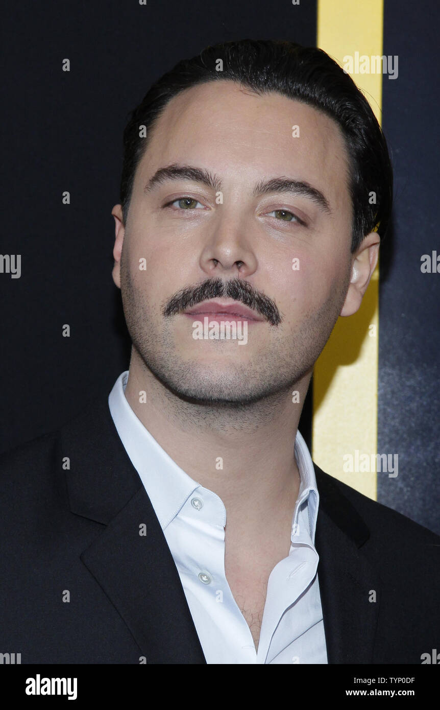 Jack Huston arrives on the red carpet at the American Hustle premiere ...