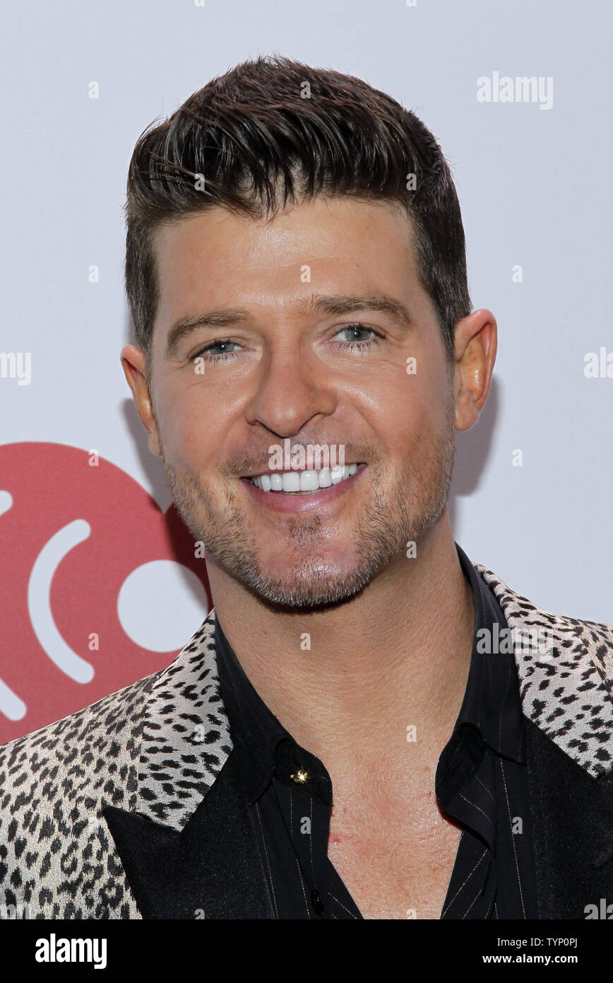 Robin Thicke arrives on the red carpet at Z100's Jingle Ball at Madison ...