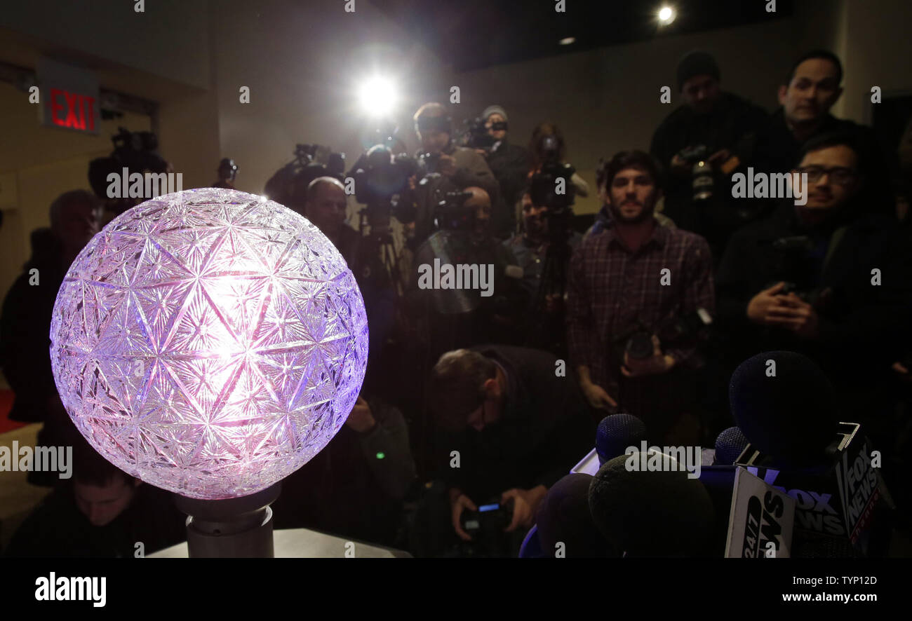 Photographers wait at the Waterford Crystal Times Square New Year's Eve ...