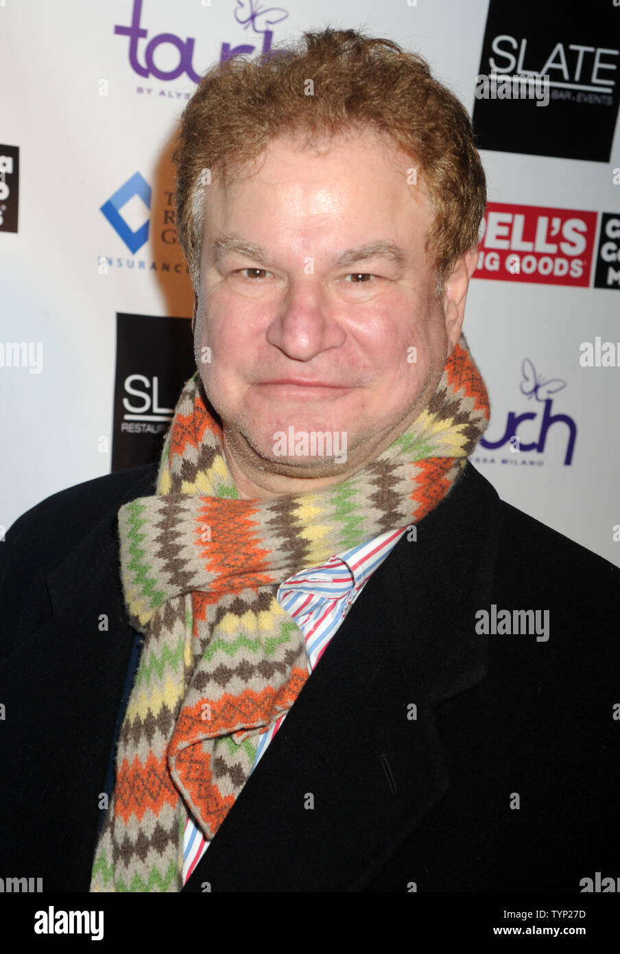 Robert Wuhl arrives on the red carpet at the Modell's Super Bowl ...