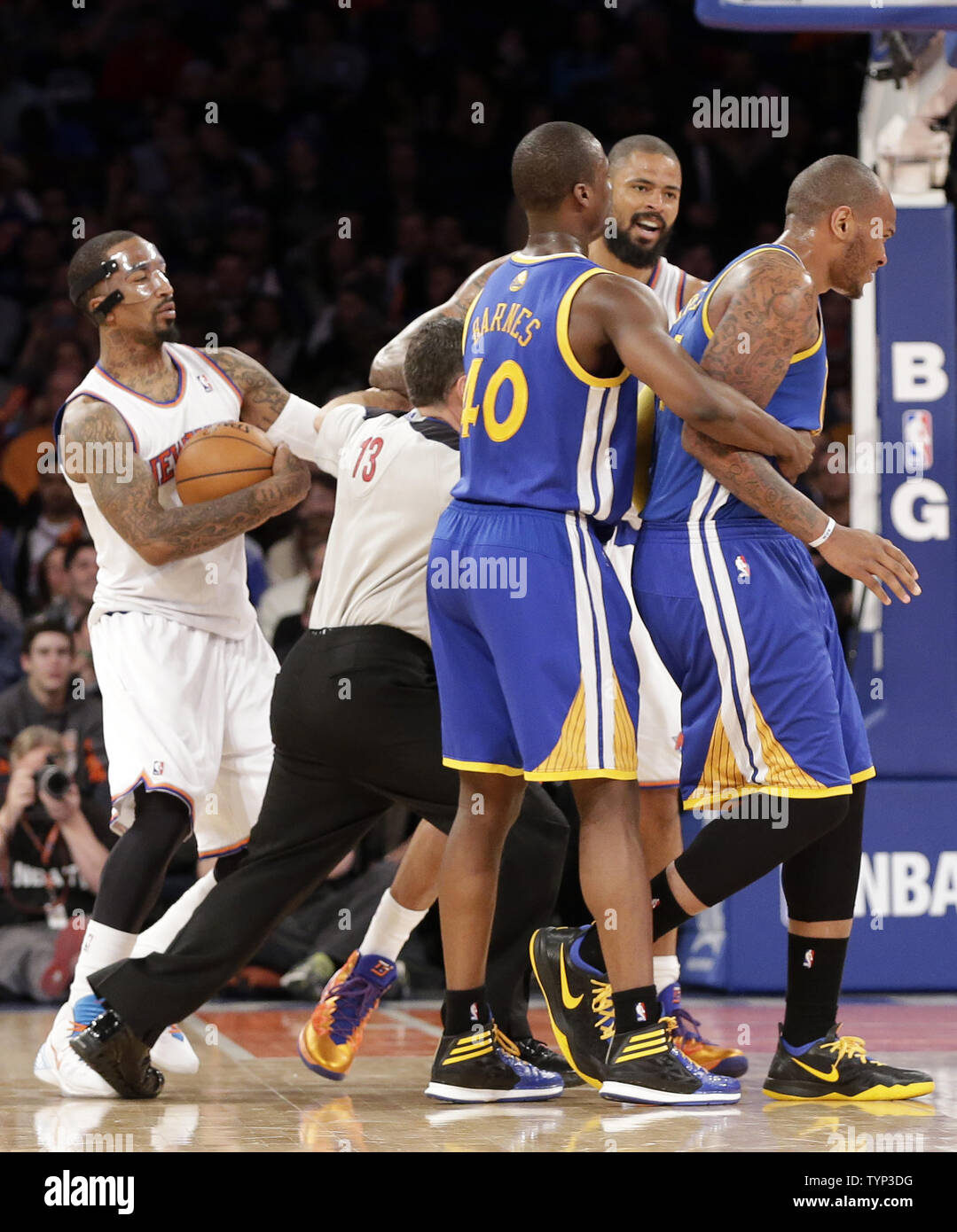 Basketball fouls referee hi-res stock photography and images - Alamy