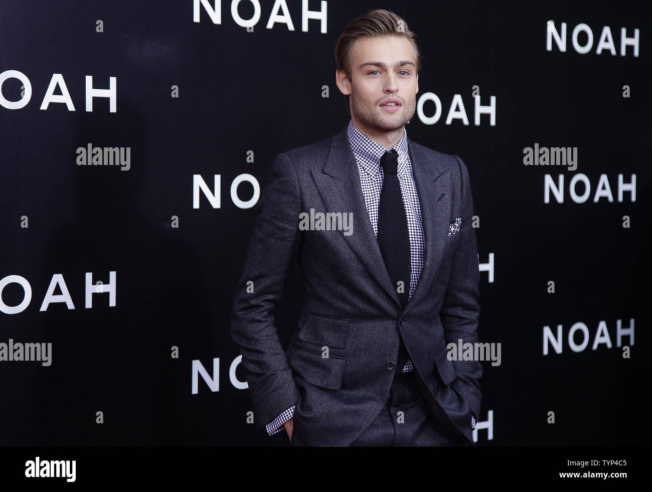 Douglas Booth Noah 246 Douglas Booth Noah Stock Photos, High Res