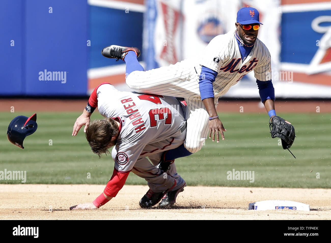 Washington Nationals Bryce Harper collides with New York Mets Eric ...
