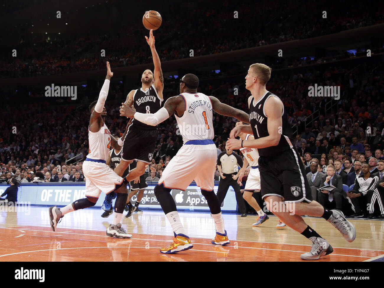 Brooklyn Nets Deron Williams shoots the basketball in the first half ...