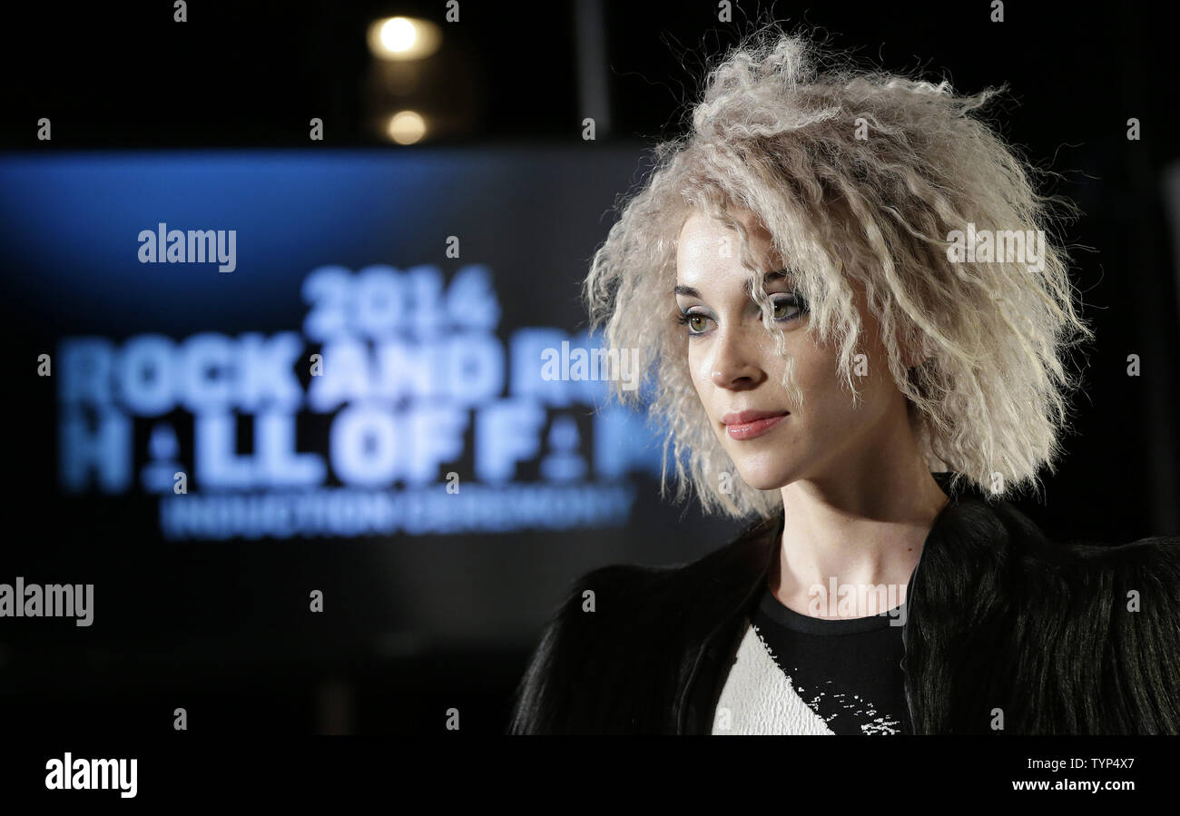 Annie st vincent hi-res stock photography and images - Alamy