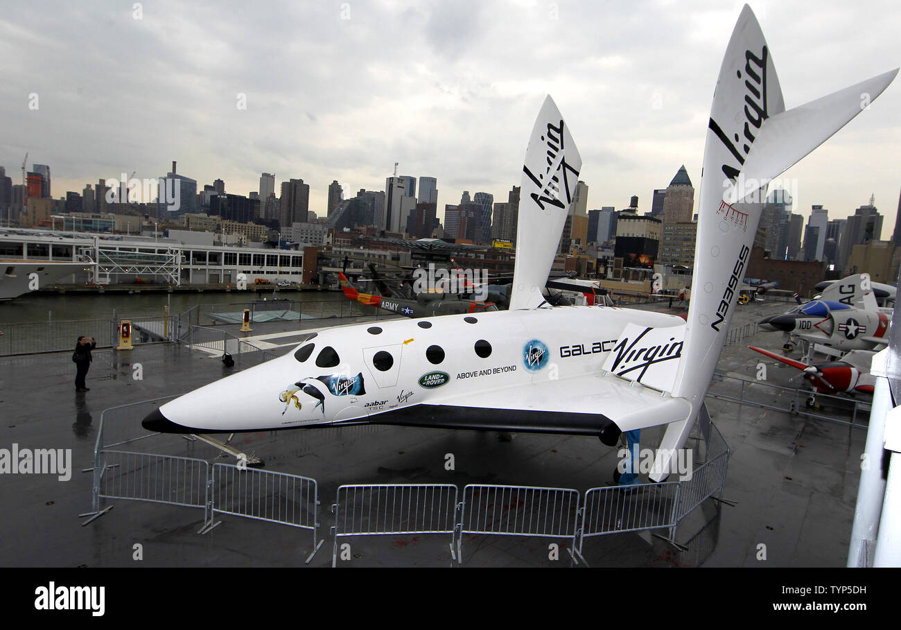 A full-scale replica of Virgin Galactic's SpaceshipTwo, VSS Enterprise ...
