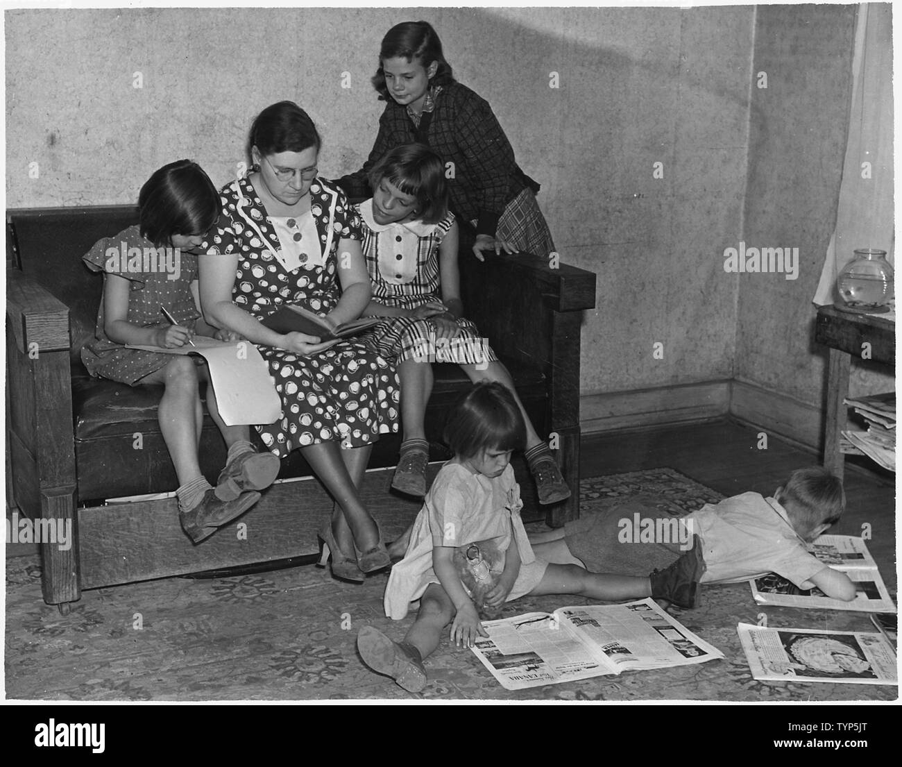 Dependent children hi-res stock photography and images - Alamy