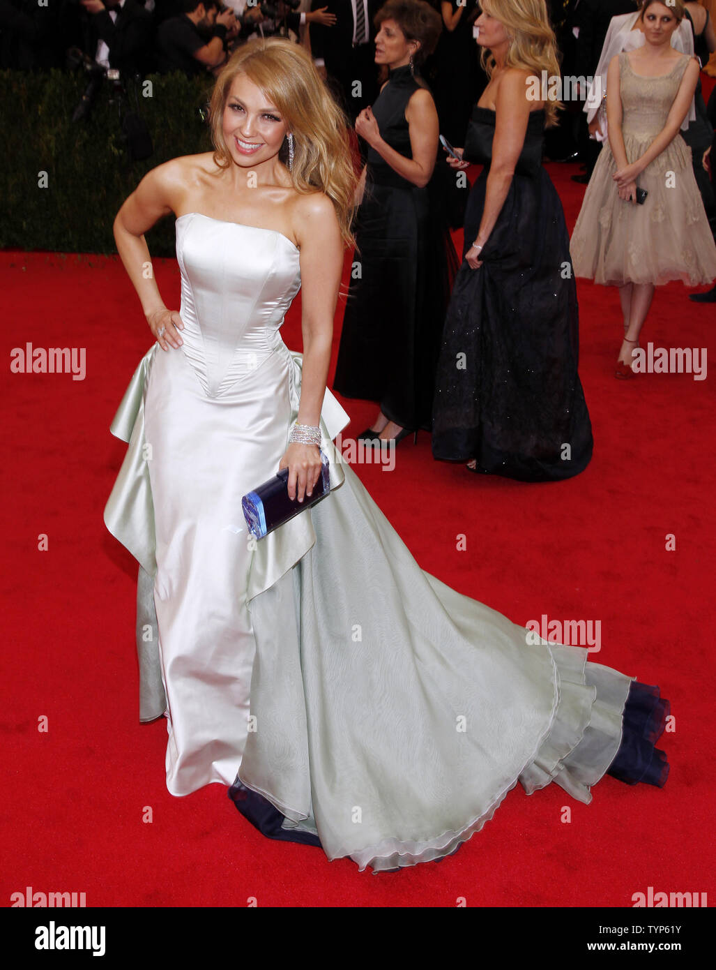 Thalia arrives on the red carpet at the Costume Institute Benefit ...