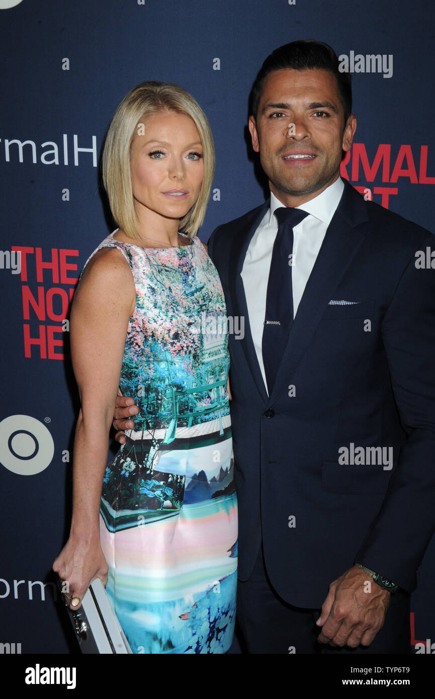 Kelly Ripa arrives on the red carpet at the The Normal Heart New York ...