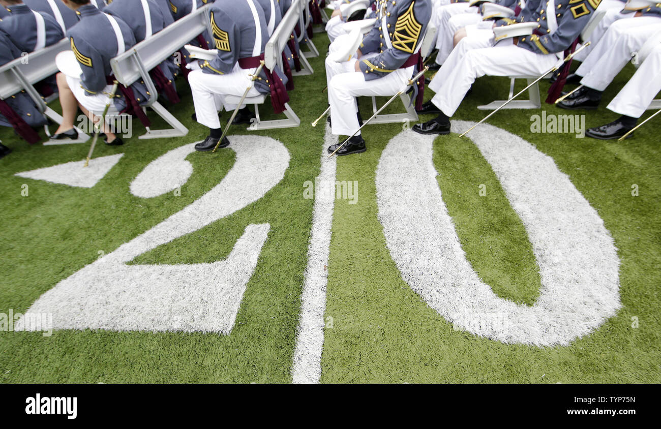 Receive Diplomas High Resolution Stock Photography and Images - Alamy