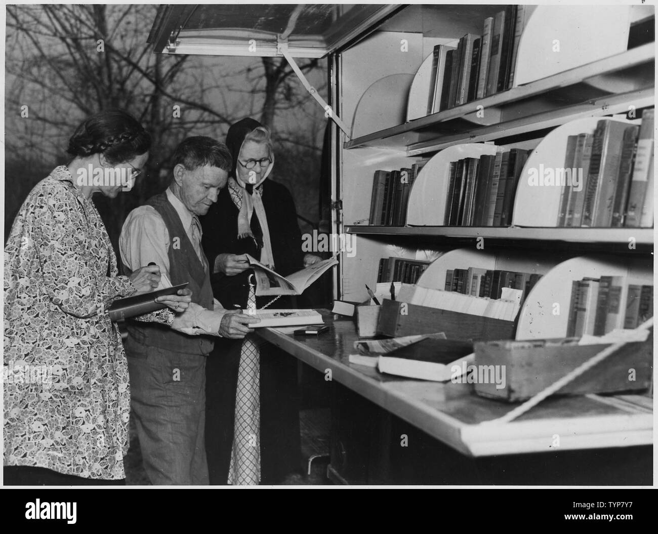 Bookmobile hi-res stock photography and images - Alamy