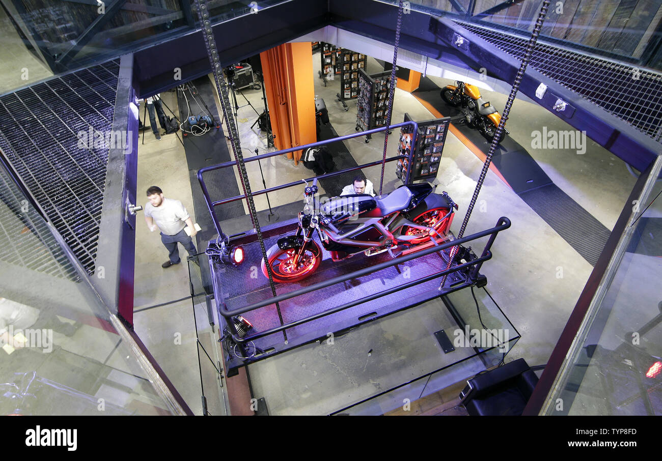 Project livewire hi-res stock photography and images - Alamy