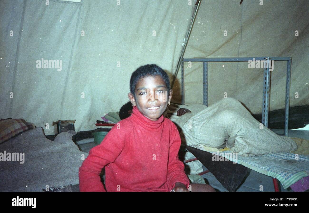 LITTLE BOY SITTING UP, SMILING FOR PICTURE Stock Photo - Alamy