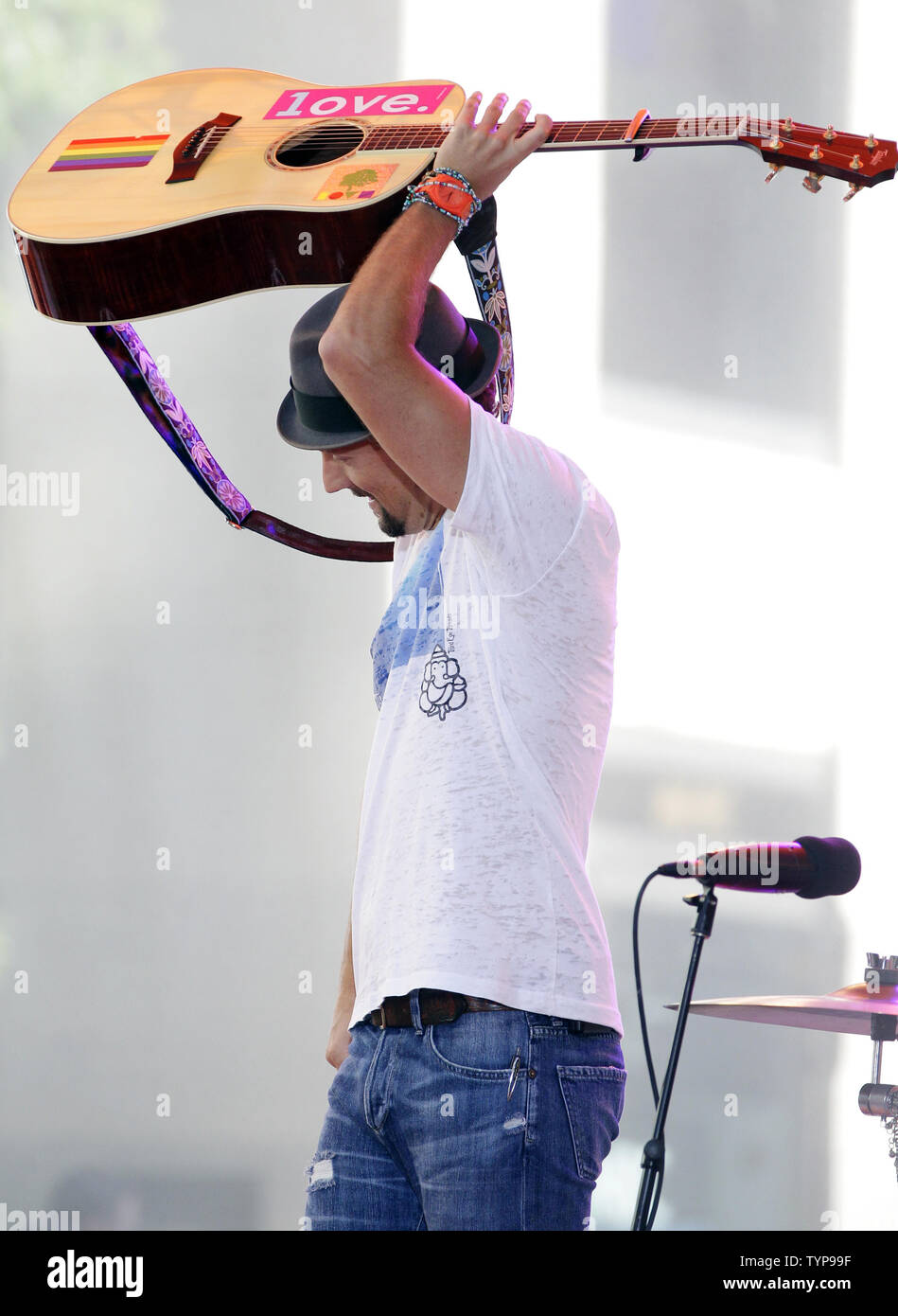 Jason Mraz performs on the NBC Today Show at Rockefeller Center in New ...