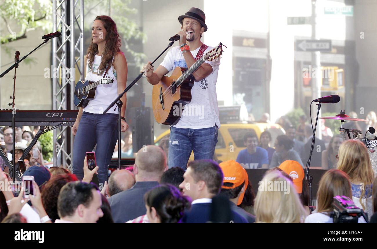 Jason Mraz performs on the NBC Today Show at Rockefeller Center in New ...