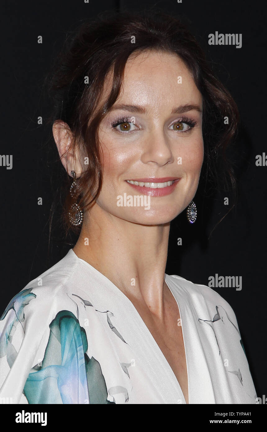 Sarah Wayne Callies arrives on the red carpet at the "Into The Storm ...