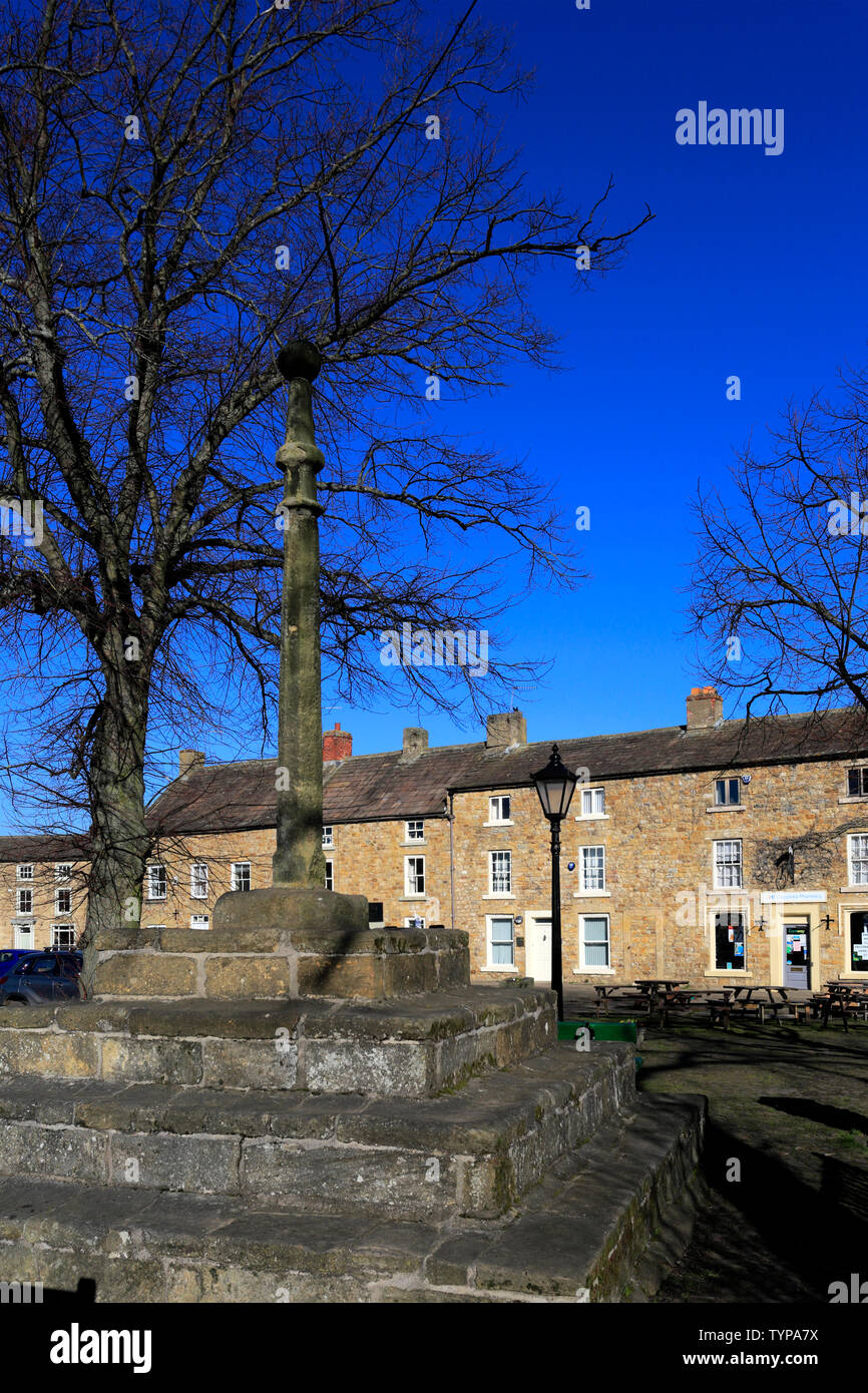 Summer view of the Market Cross, Market Square, Masham town, North ...