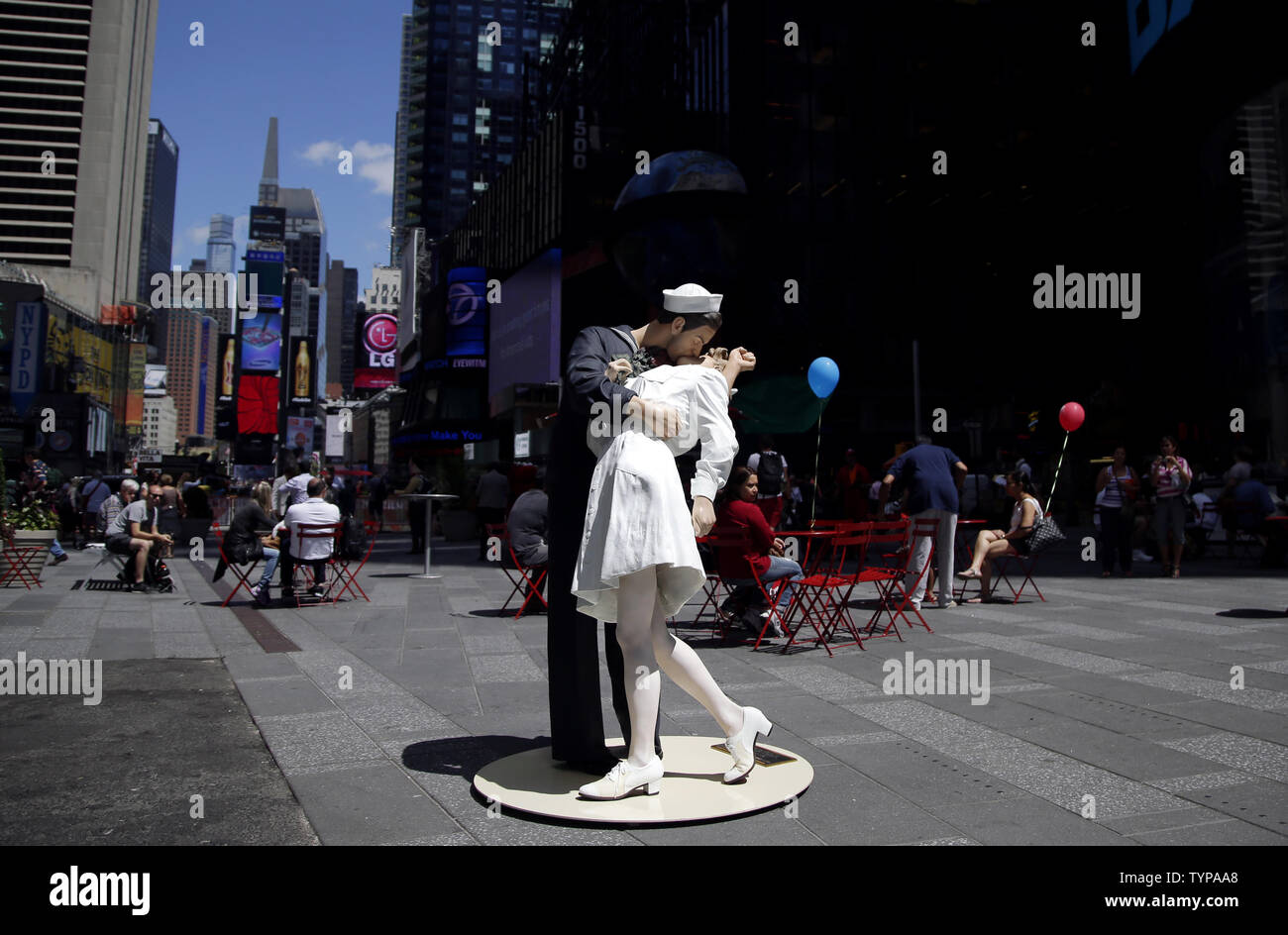 World war kiss 1945 hi-res stock photography and images - Alamy