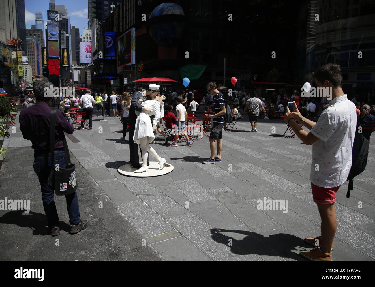 World war kiss 1945 hi-res stock photography and images - Alamy