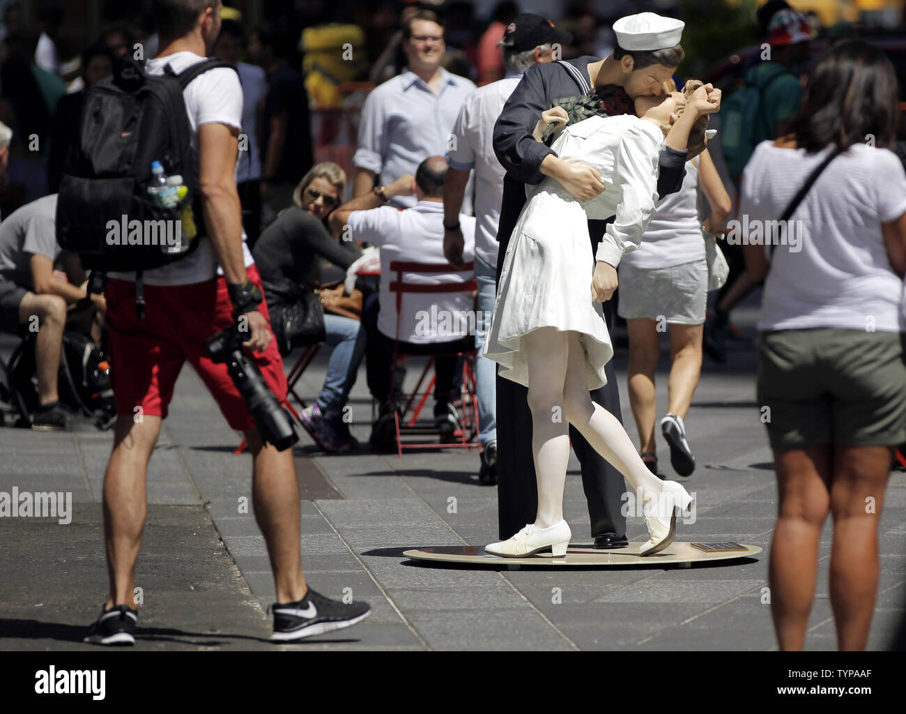 World war kiss 1945 hi-res stock photography and images - Alamy