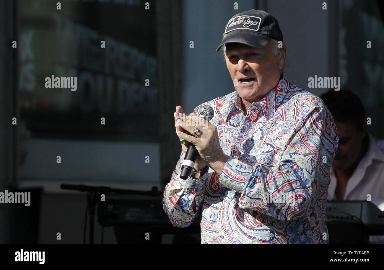 Mike Love and The Beach Boys perform on Fox & Friends All American ...