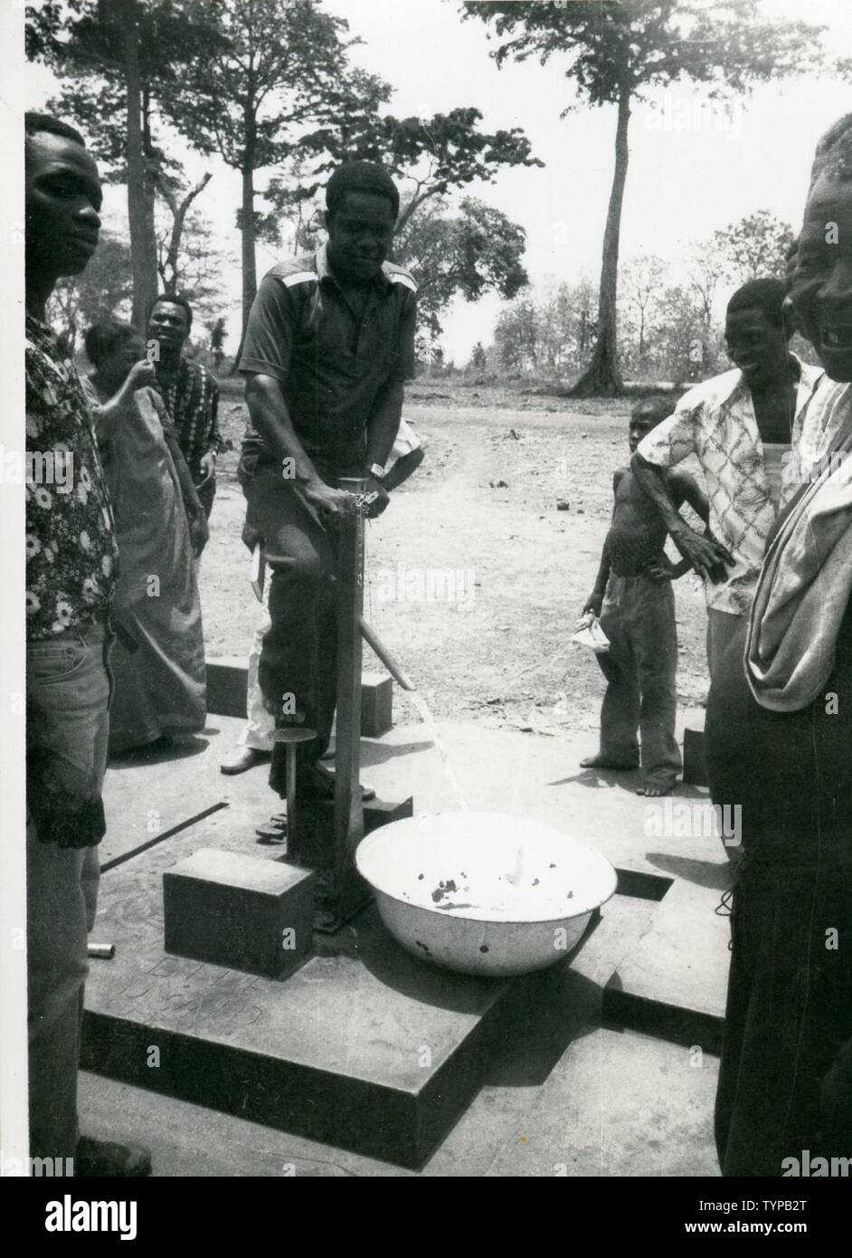 People pumping water from a well hi-res stock photography and images ...