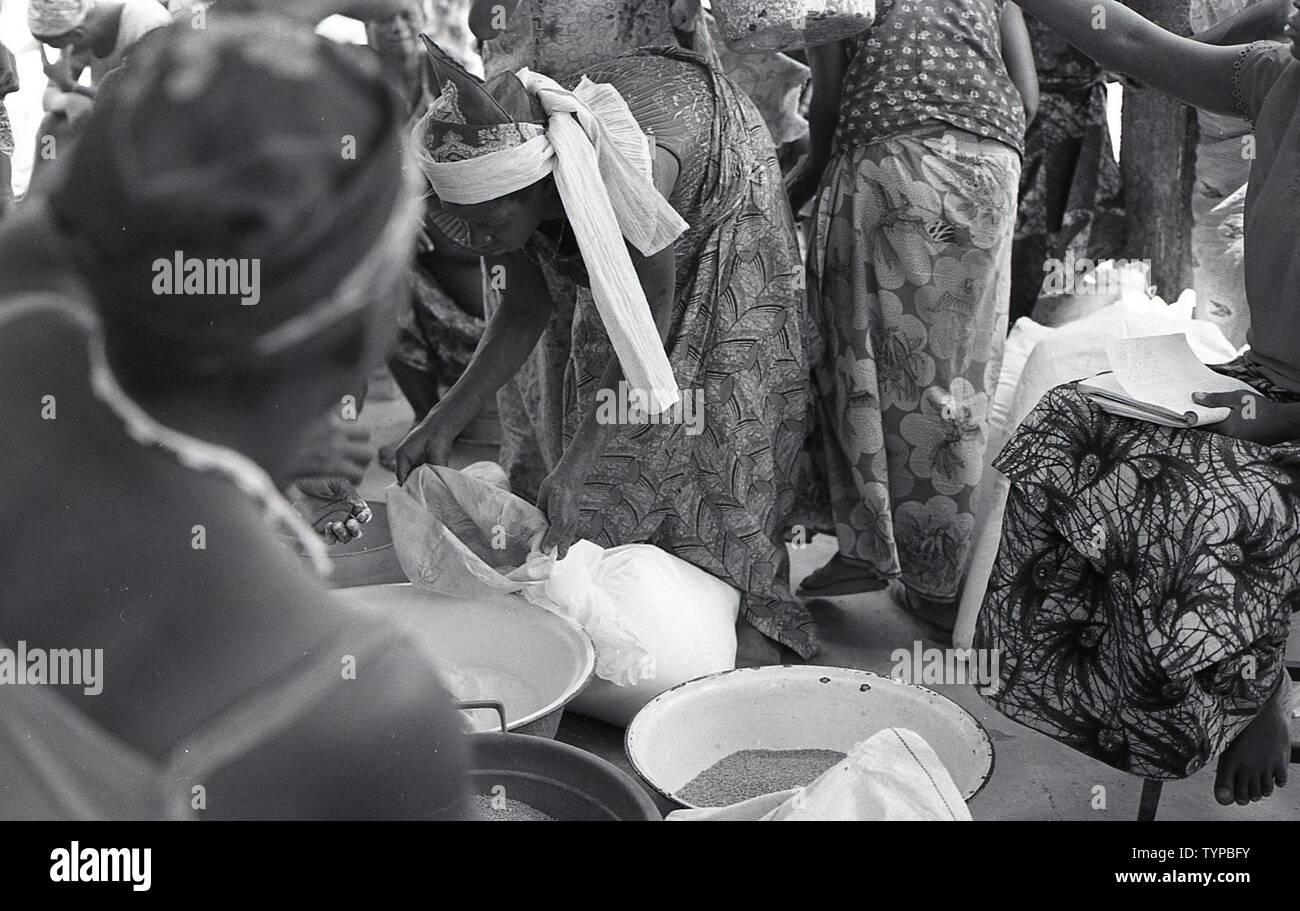 WOMEN GATHERING FOOD Stock Photo - Alamy