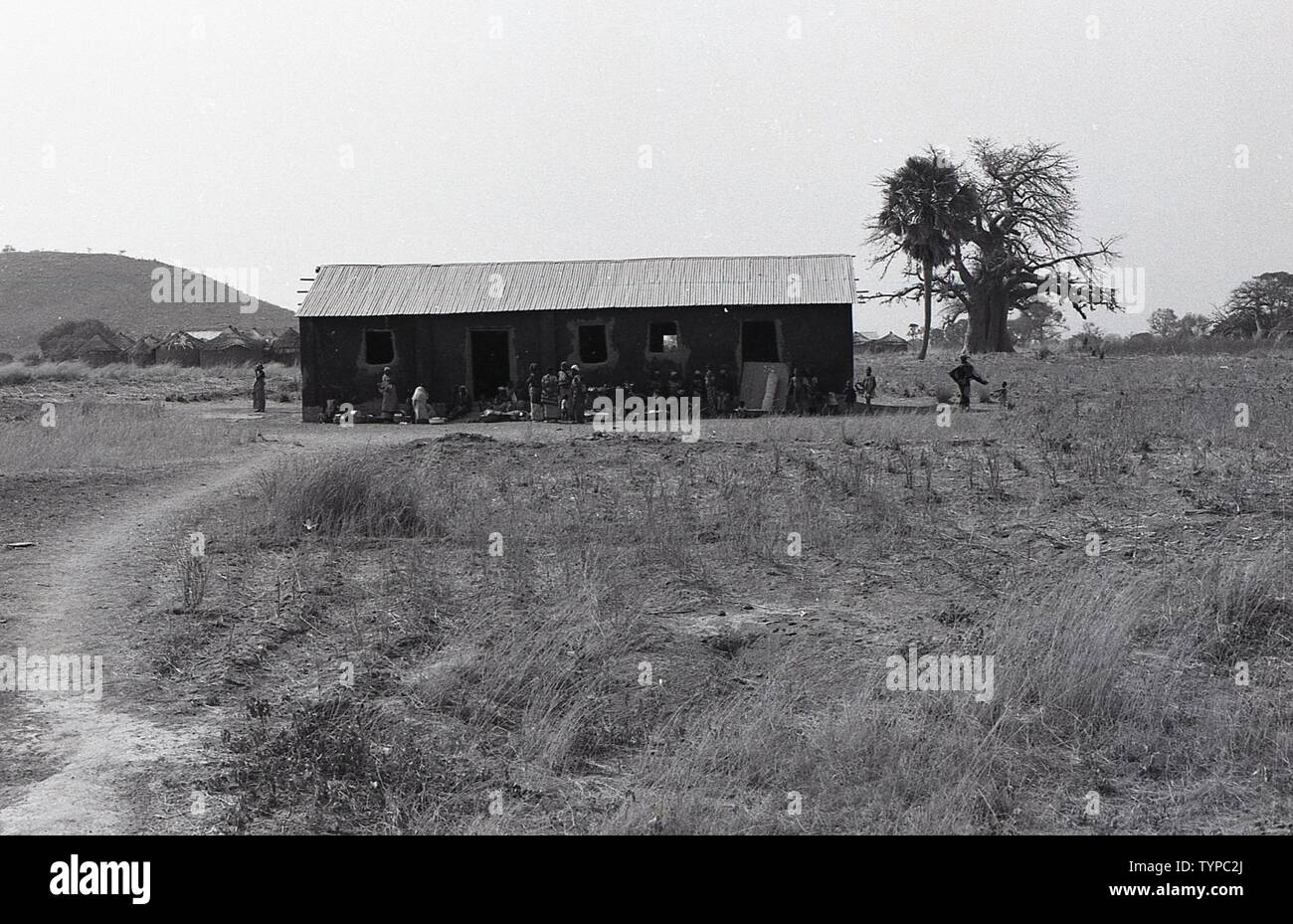 PEOPLE STANDING OUTSIDE A BUILDING Stock Photo - Alamy