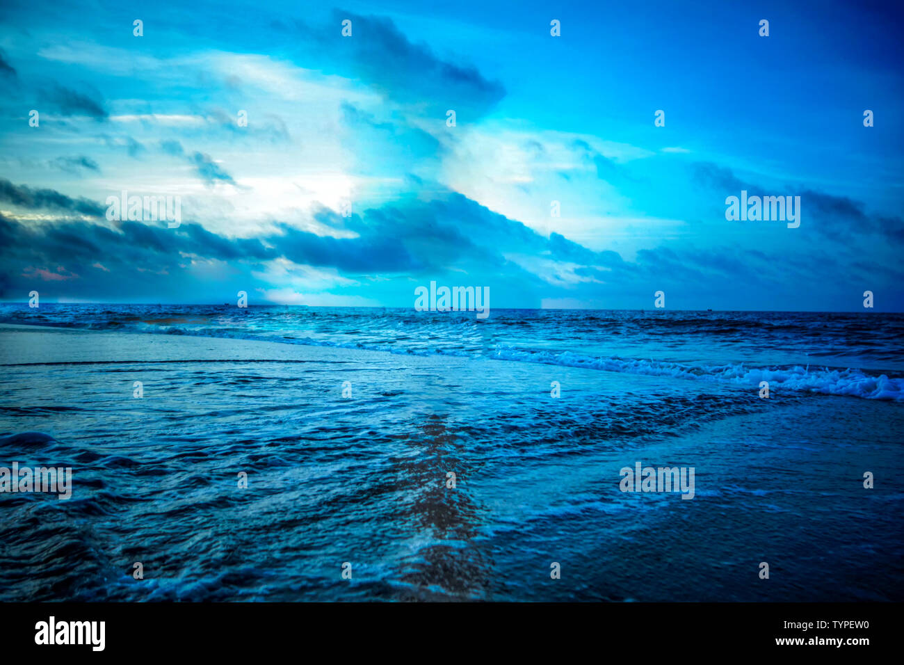 Early morning sea Stock Photo - Alamy