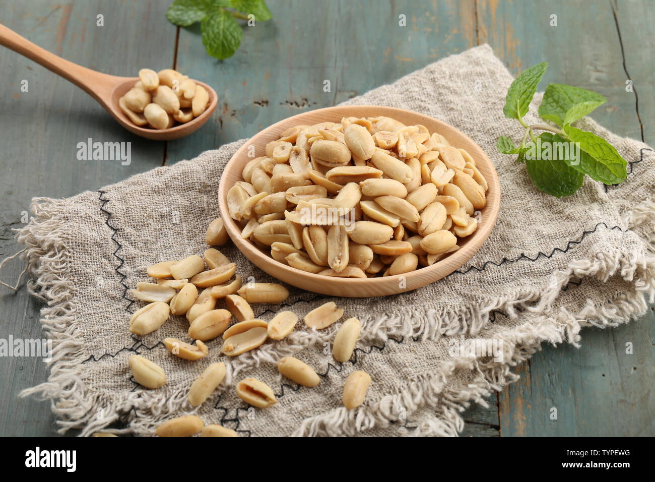Peanut kernel snacks Stock Photo - Alamy