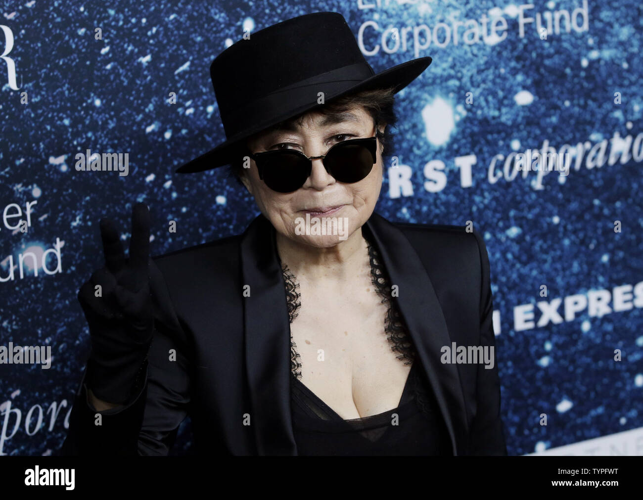Yoko Ono arrives on the red carpet at the 2014 Women's Leadership Award ...