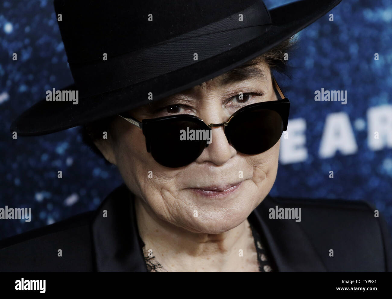 Yoko Ono arrives on the red carpet at the 2014 Women's Leadership Award ...