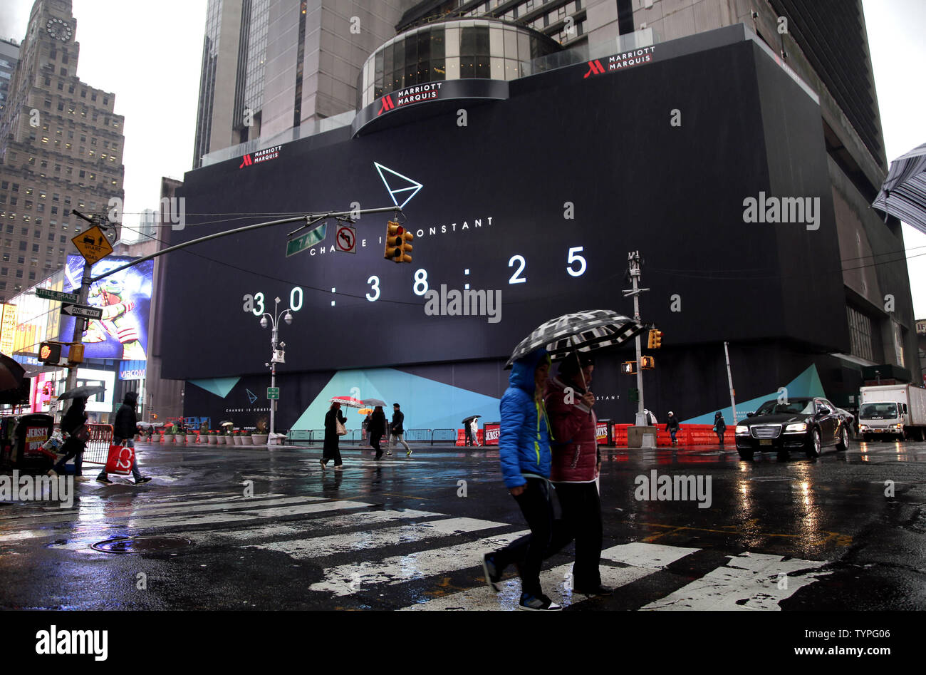 Giant led screen hi-res stock photography and images - Alamy