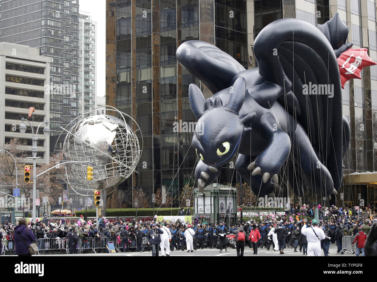Toothless the dragon balloon hi-res stock photography and images - Alamy