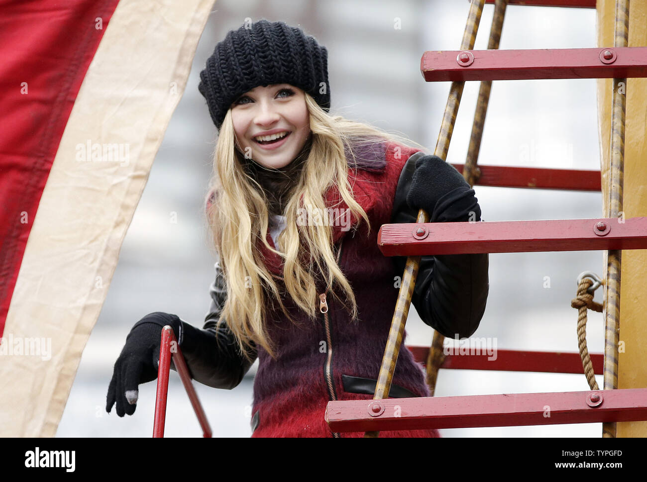 Sabrina Carpenter waves as he rides down the parade route on a float at ...