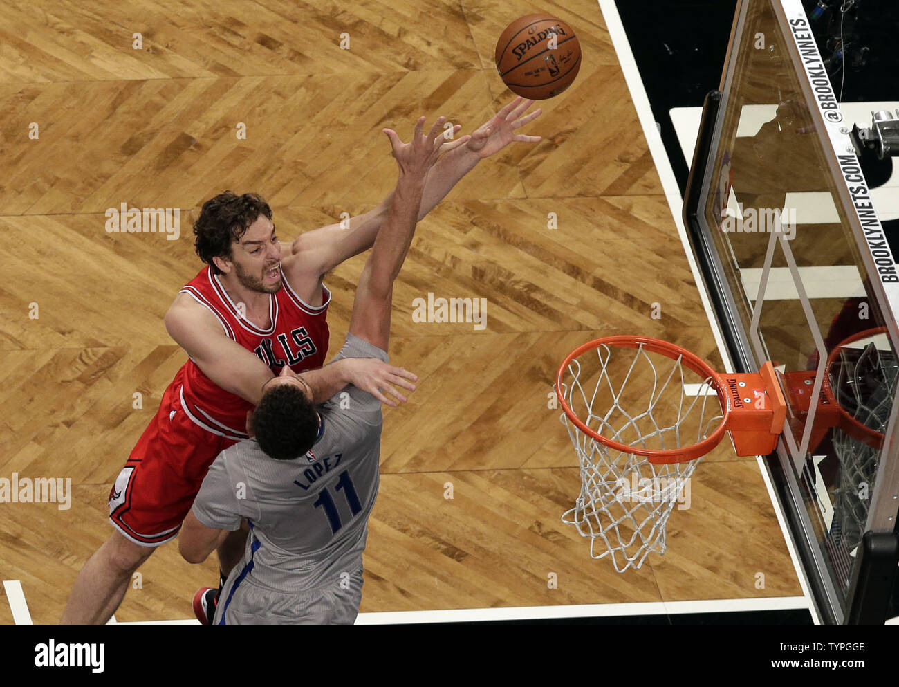 Gasol defense hi-res stock photography and images - Alamy