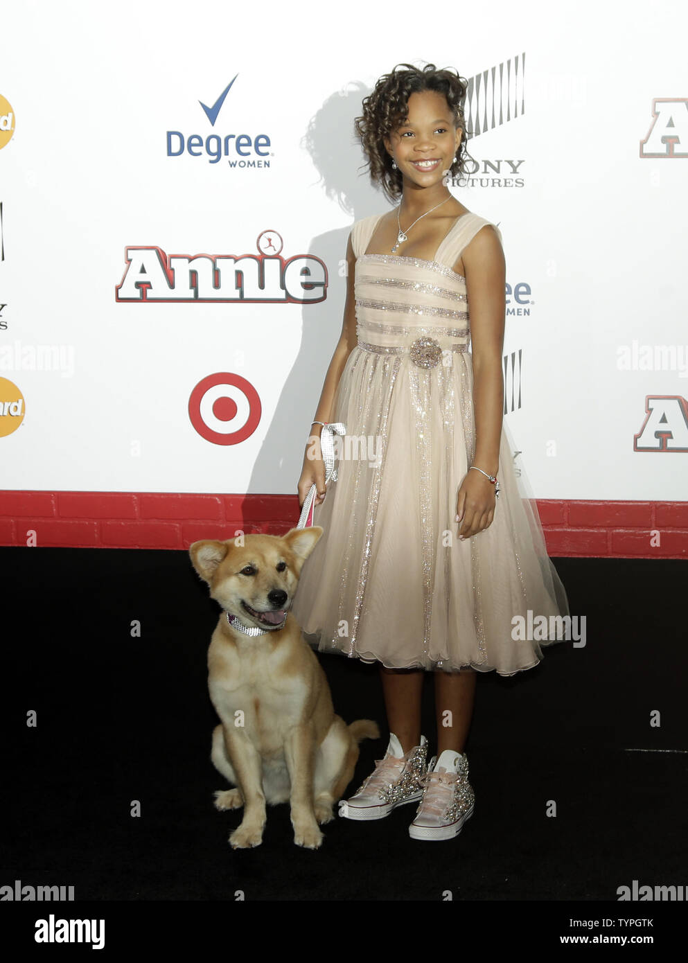 Quvenzhane Wallis arrives on the red carpet at the 'Annie' World ...