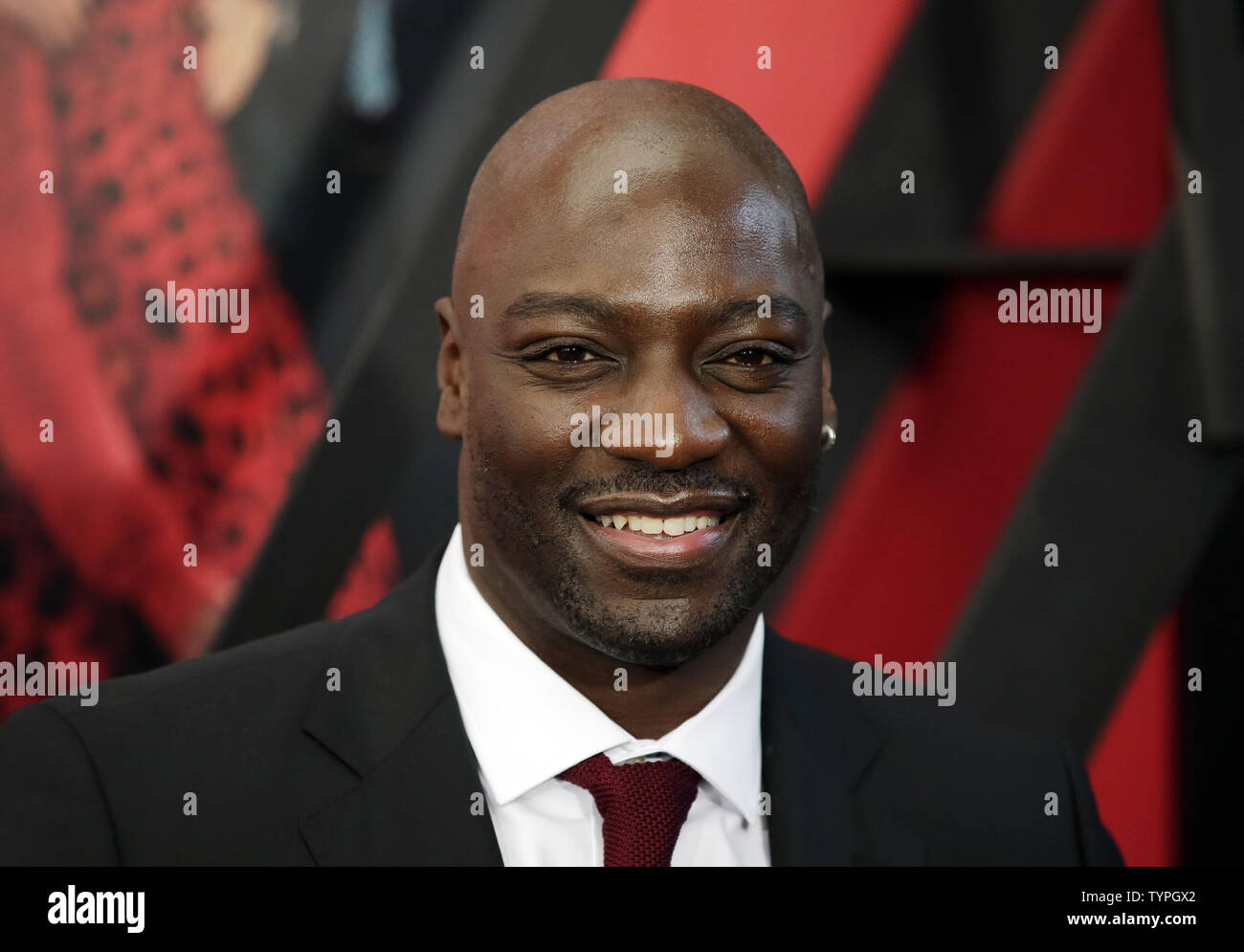 Adewale Akinnuoye-Agbaje arrives on the red carpet at the 'Annie' World ...